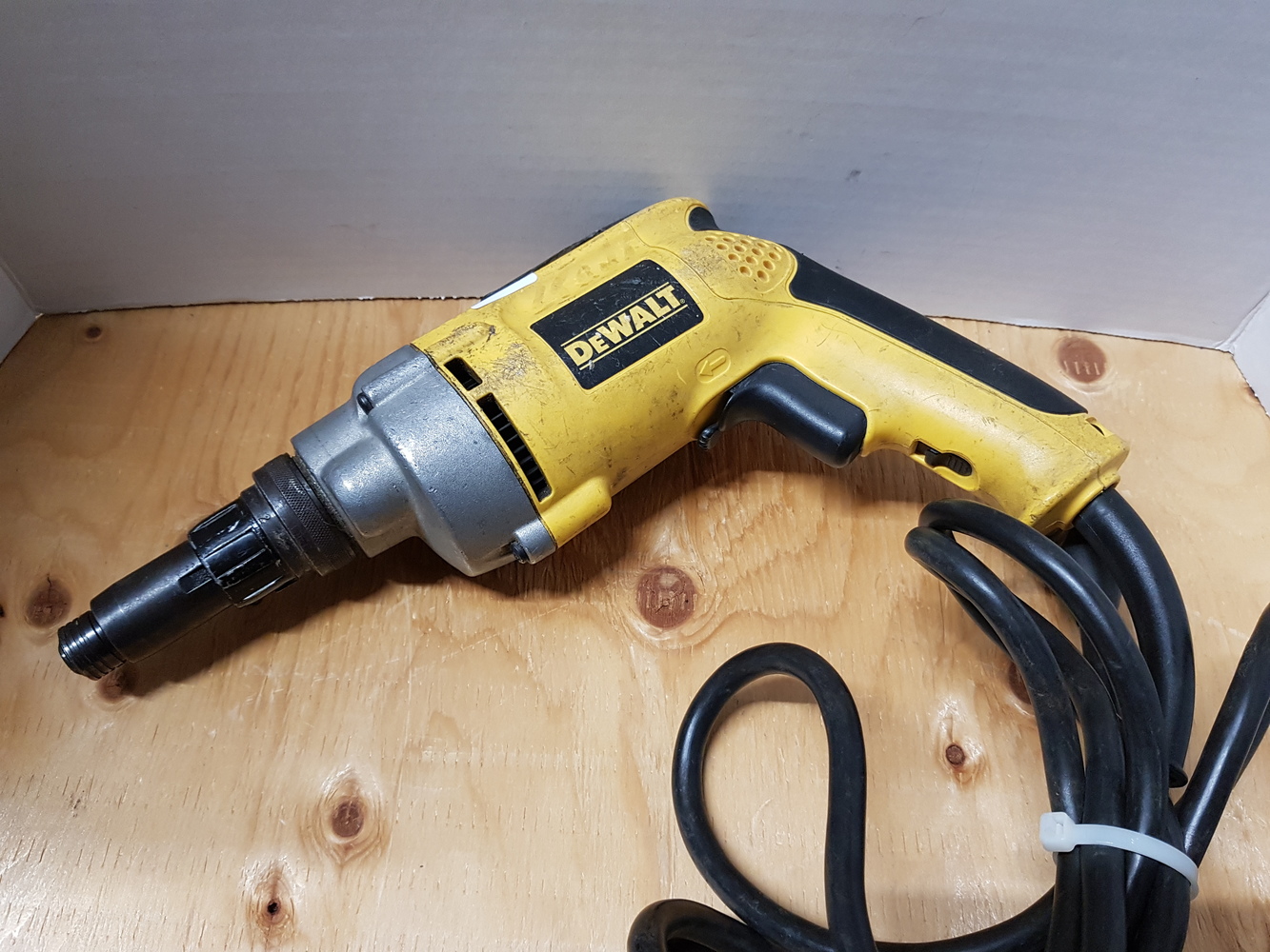 Dewalt DW268 2,500 RPM VSR VERSA-CLUTCH SCREWGUN | Avenue Shop Swap & Sell