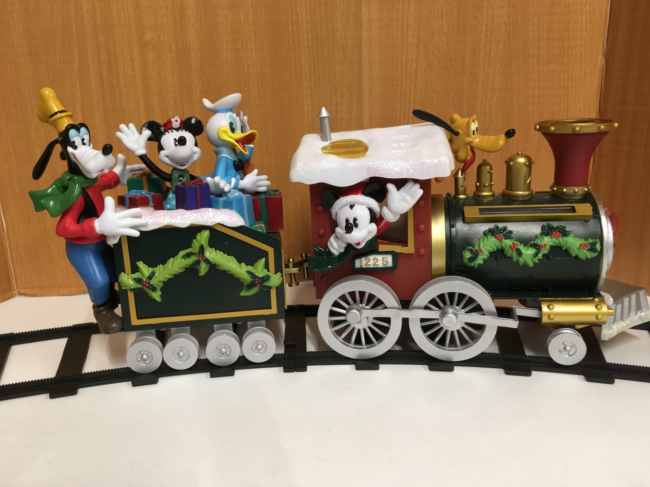 Avon Disney Christmas Train | Avenue Shop Swap & Sell