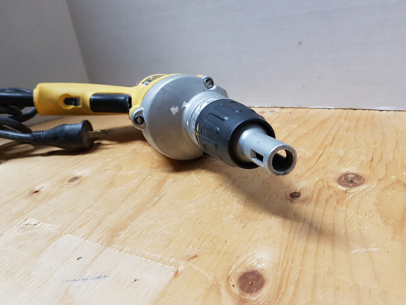 DeWalt DW272 4,000 RPM VSR DRYWALL SCREWGUN | Avenue Shop Swap & Sell