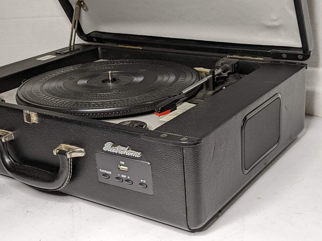 Electrohome Archer Vinyl LP Turntable Record Player Suitcase (EANOS300 ...