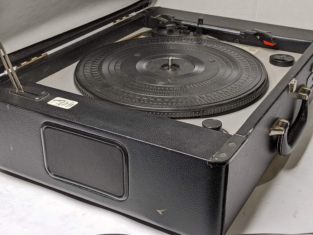 Electrohome Archer Vinyl LP Turntable Record Player Suitcase (EANOS300 ...