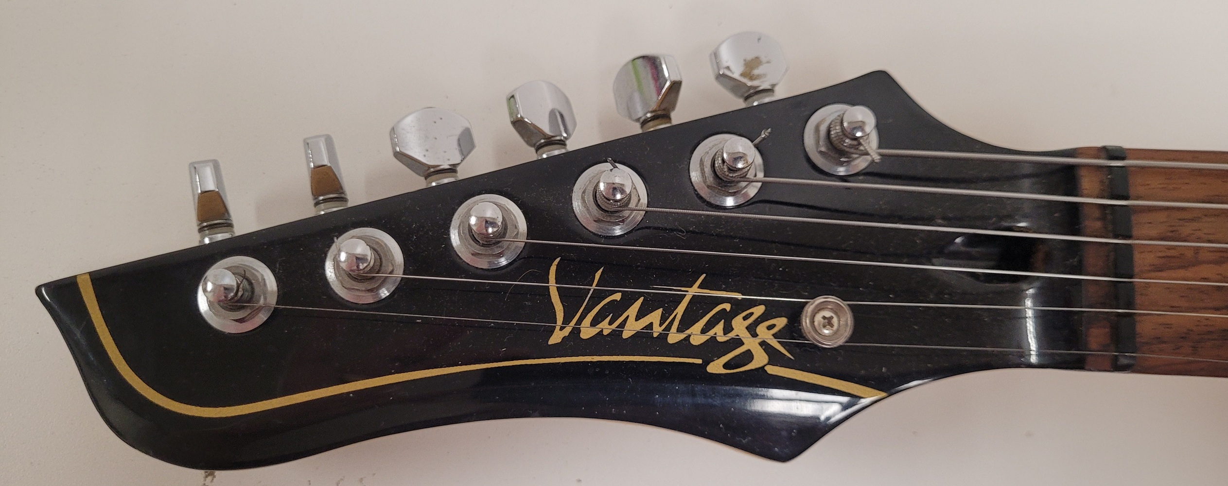 VANTAGE LEFT HANDED ELECTRIC GUITAR | Avenue Shop Swap & Sell