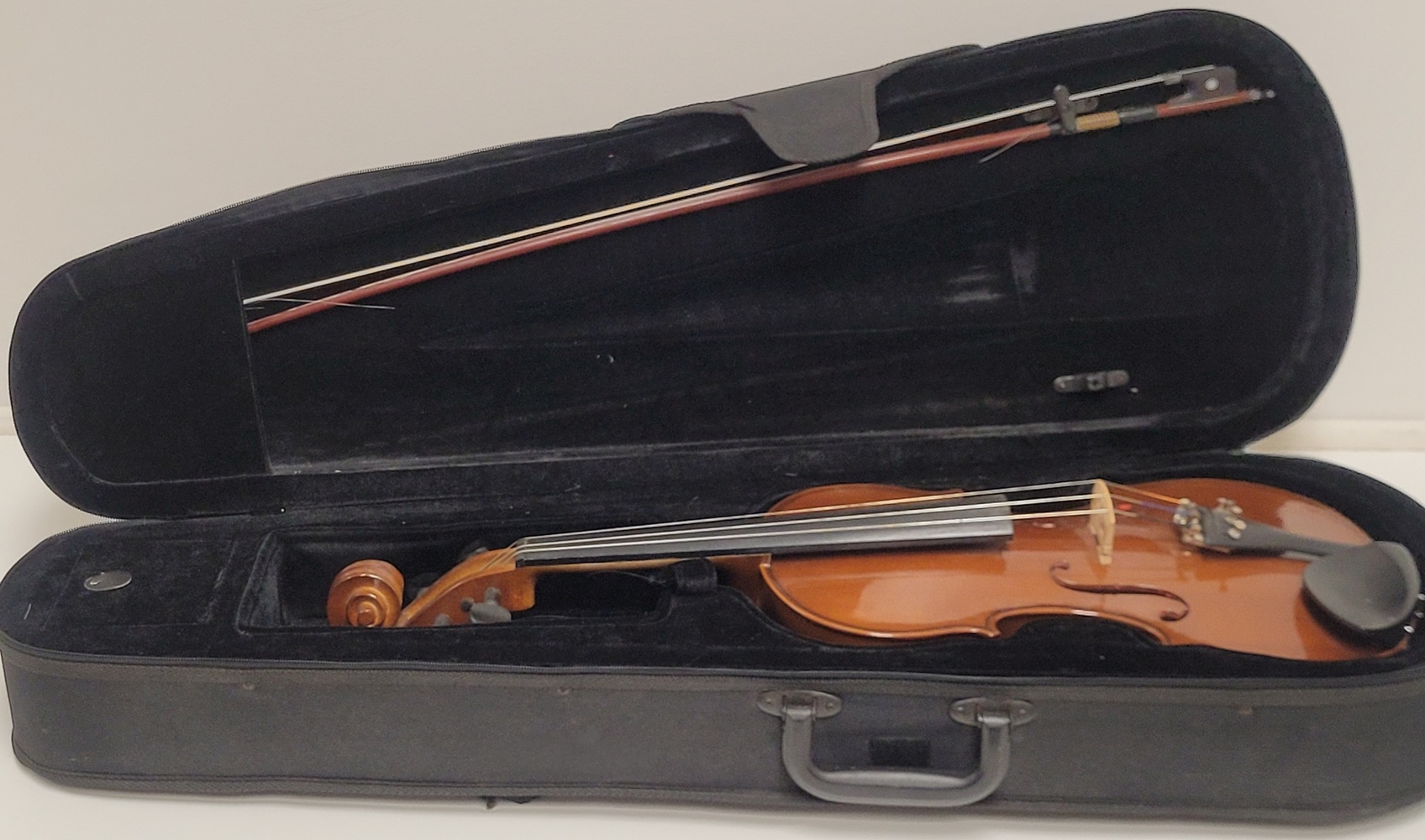 4/4 STRING VIOLA/VIOLIN/FIDDLE | Avenue Shop Swap & Sell
