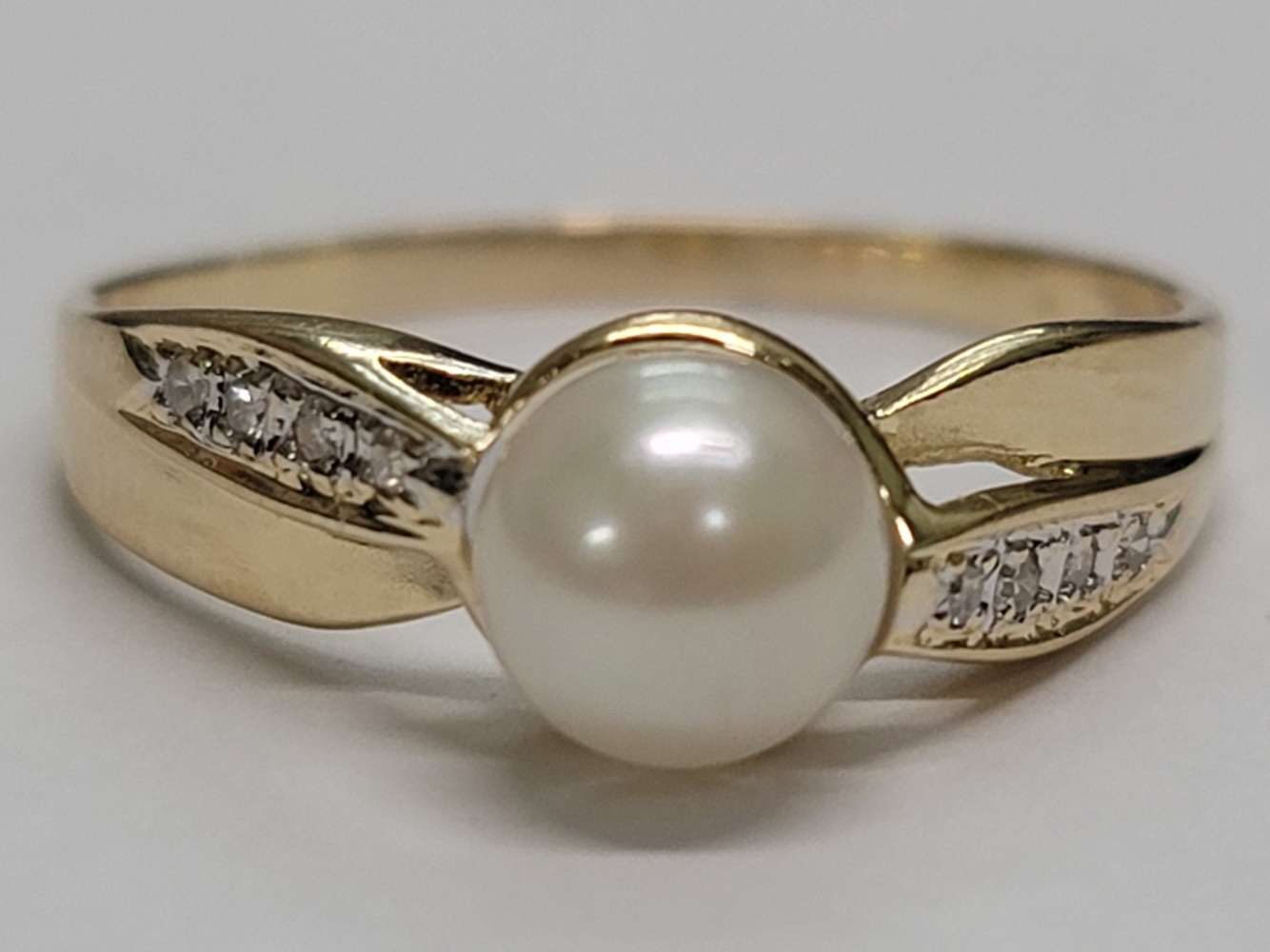 10 Karat Yellow Gold Ring - Size: 10 | Avenue Shop Swap & Sell