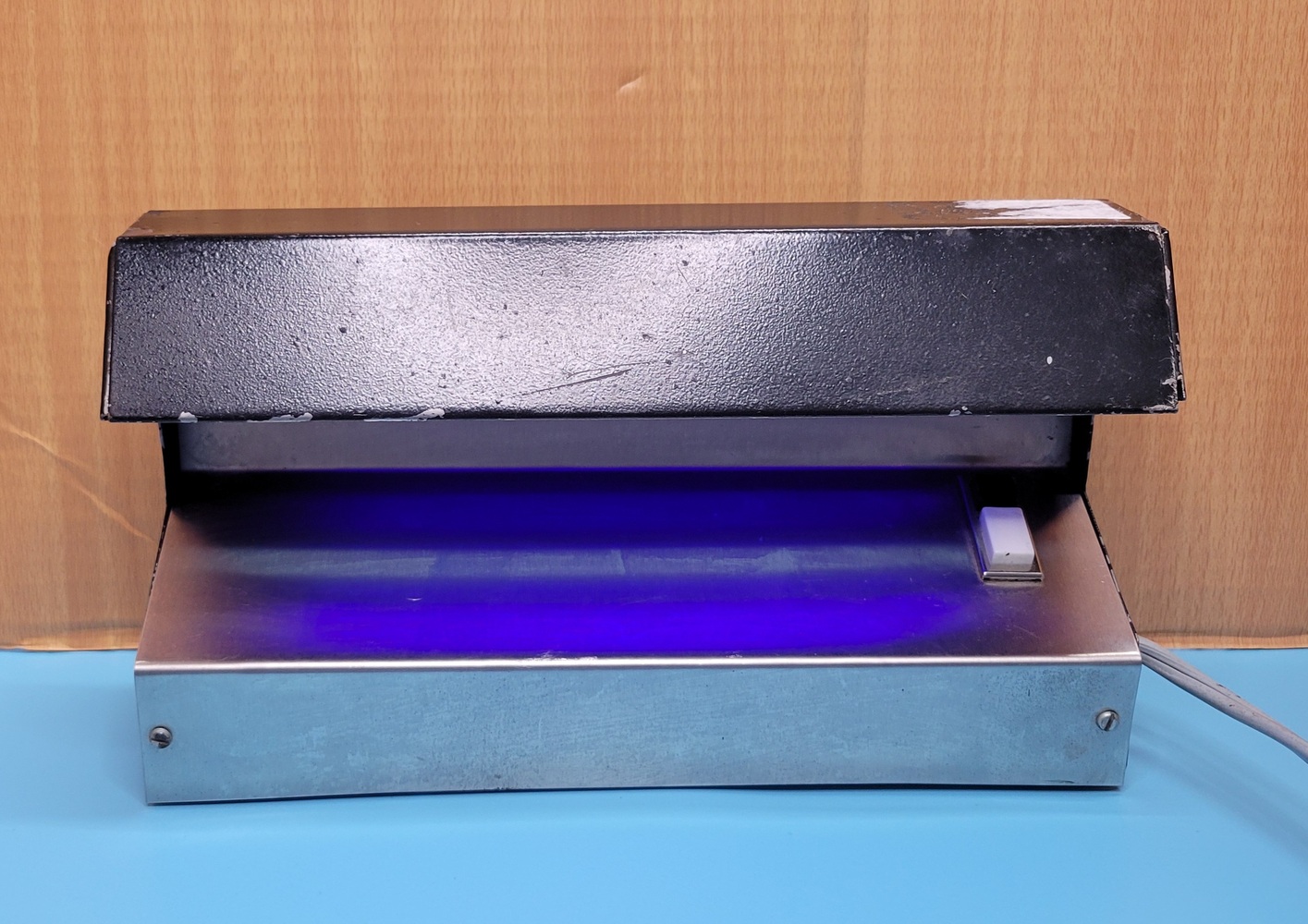 Black Light Ultraviolet Counterfeit Currency Detector | Avenue Shop ...