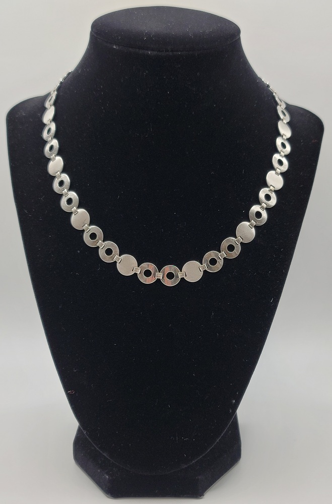 14 Karat White Gold Necklace - Size: 16-Inch | Avenue Shop Swap & Sell