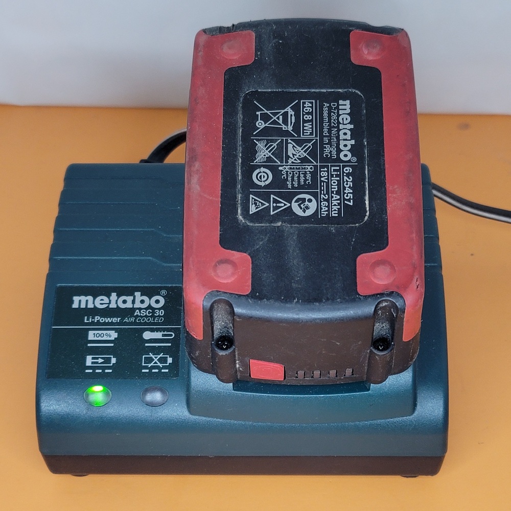 Metabo ASC30 Air Cooled Battery Charger with Metabo 6.25457 18V 2.6Ah ...