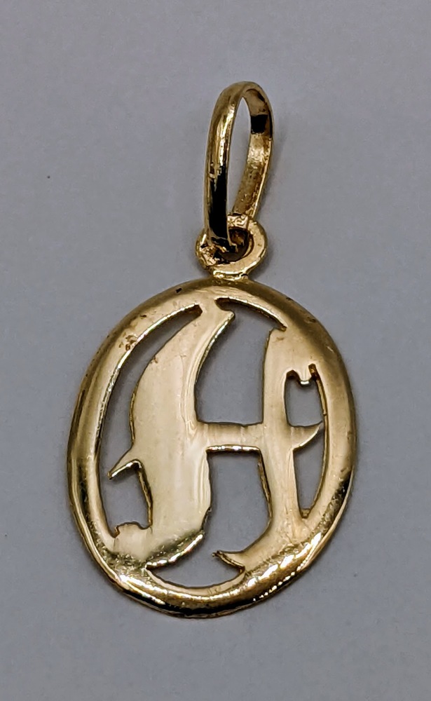 18 Karat Yellow Gold H Charm Pendant | Avenue Shop Swap & Sell