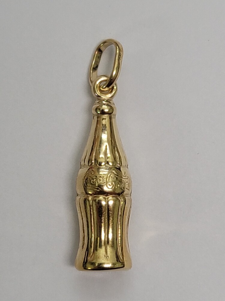 18 Karat Yellow Gold Coca-Cola Pendant Charm | Avenue Shop Swap & Sell