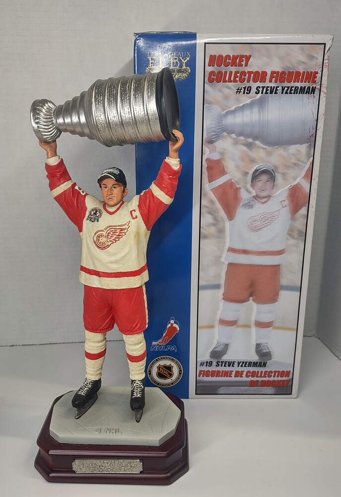 #19 Steve Yzerman 14" Figurine- NHL 2002 Stanley Cup by Les Cadeaux ...