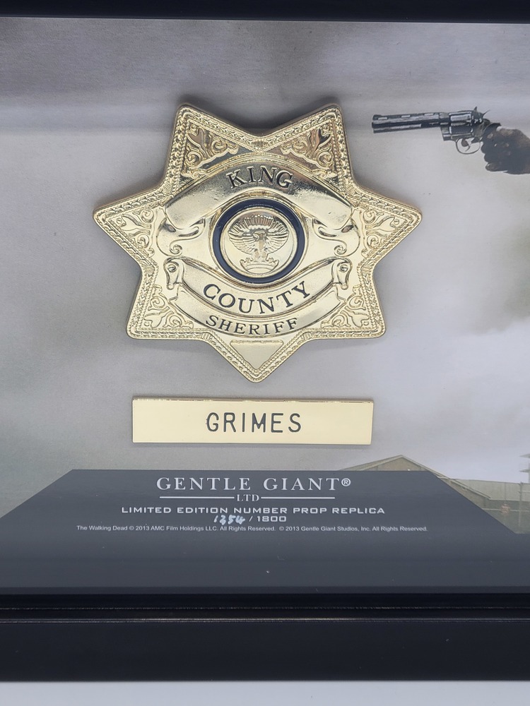 The Walking Dead Gentle Giant Limited Edition Numbered Grimes Badge ...