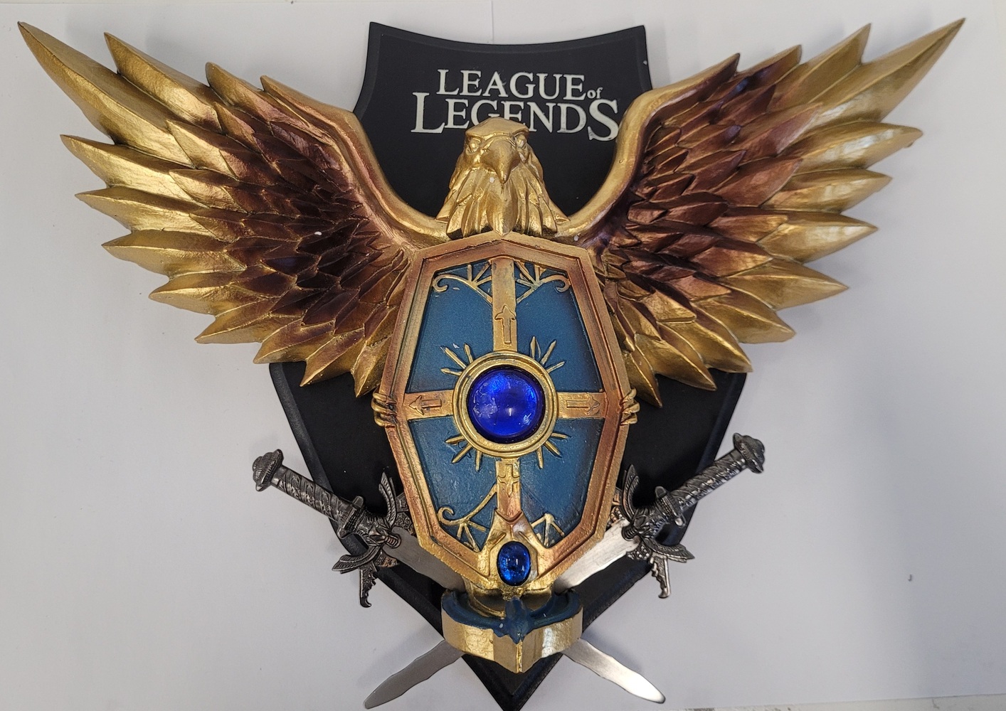 LEAGUE OF LEGENDS PLAQUE | Avenue Shop Swap & Sell