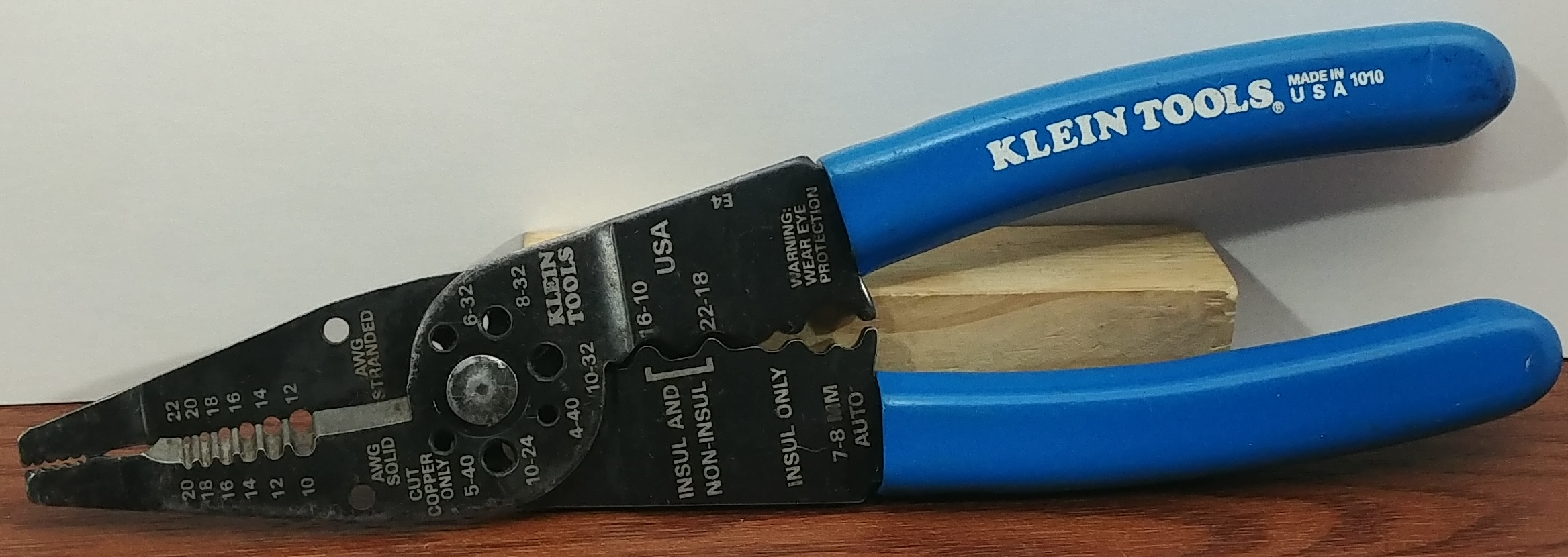 KLEIN TOOLS 1010 Long Nose Wire Stripper, Cutter, Crimper Multi Tool ...