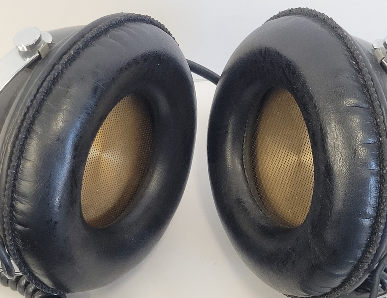 BH-705 VINTAGE SUPREME BELCOR HEADPHONES | Avenue Shop Swap & Sell