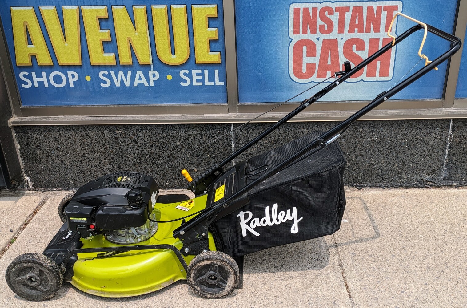 RADLEY 144cc 3-in-1 Gas Lawn Mower - 22" with Catcher/Bag, Deflector ...