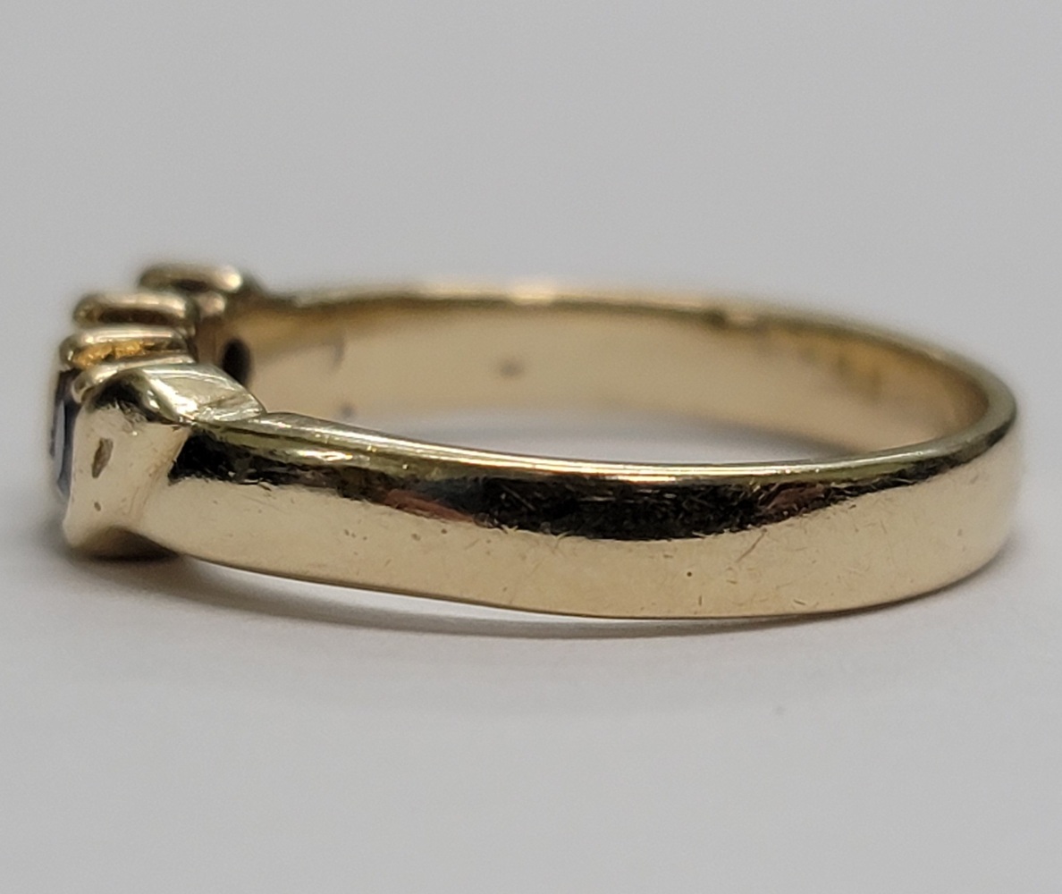 10 Karat Yellow Gold Family Ring - Size: 7 | Avenue Shop Swap & Sell