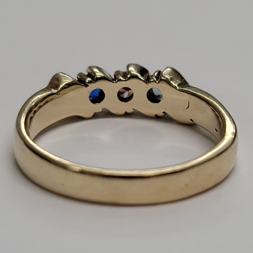 10 Karat Yellow Gold Family Ring - Size: 7 | Avenue Shop Swap & Sell