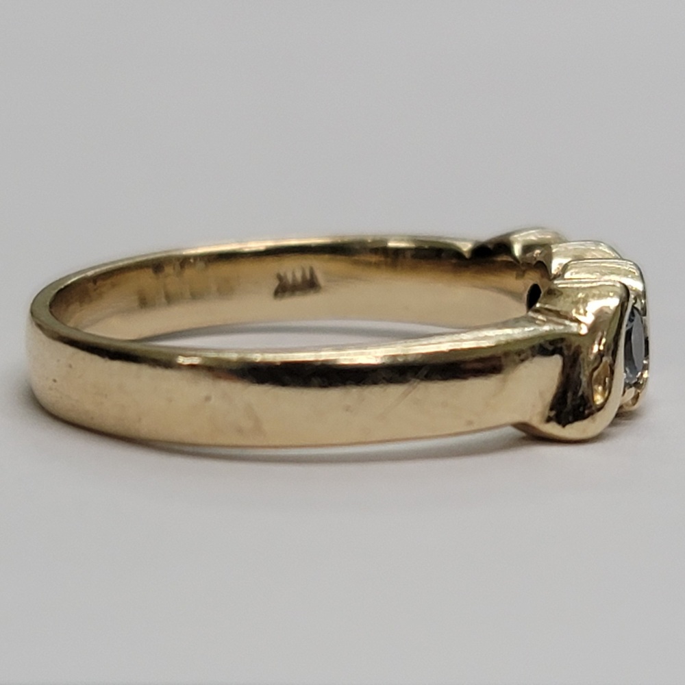 10 Karat Yellow Gold Family Ring - Size: 7 | Avenue Shop Swap & Sell