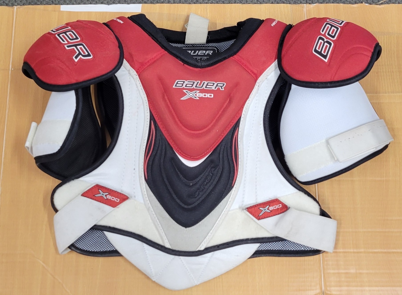 Bauer Vapor X800 Senior Chest Protector Size Medium | Avenue Shop Swap ...