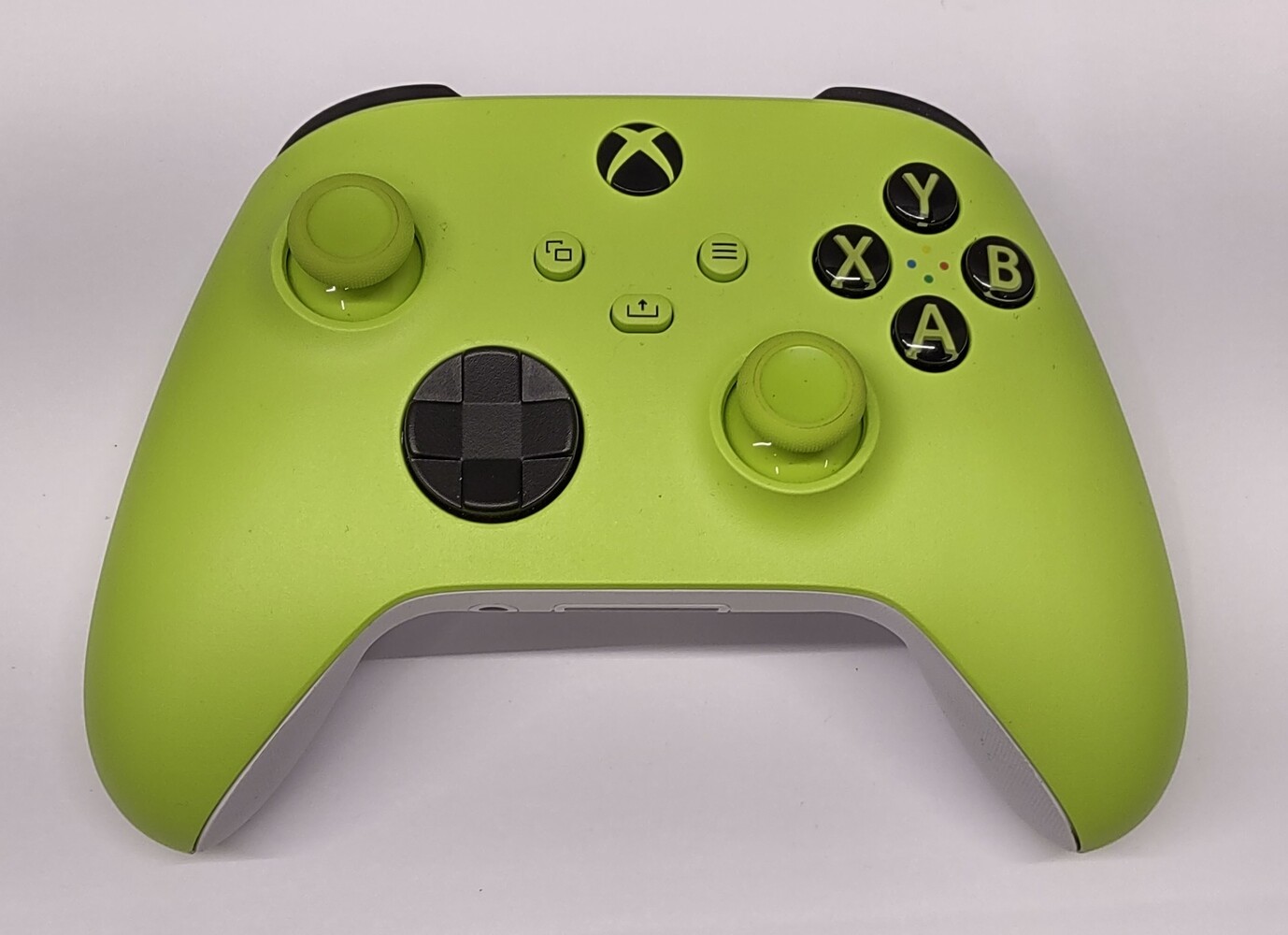 Microsoft Wireless Xbox One Controller in Electric Volt Green | Avenue ...