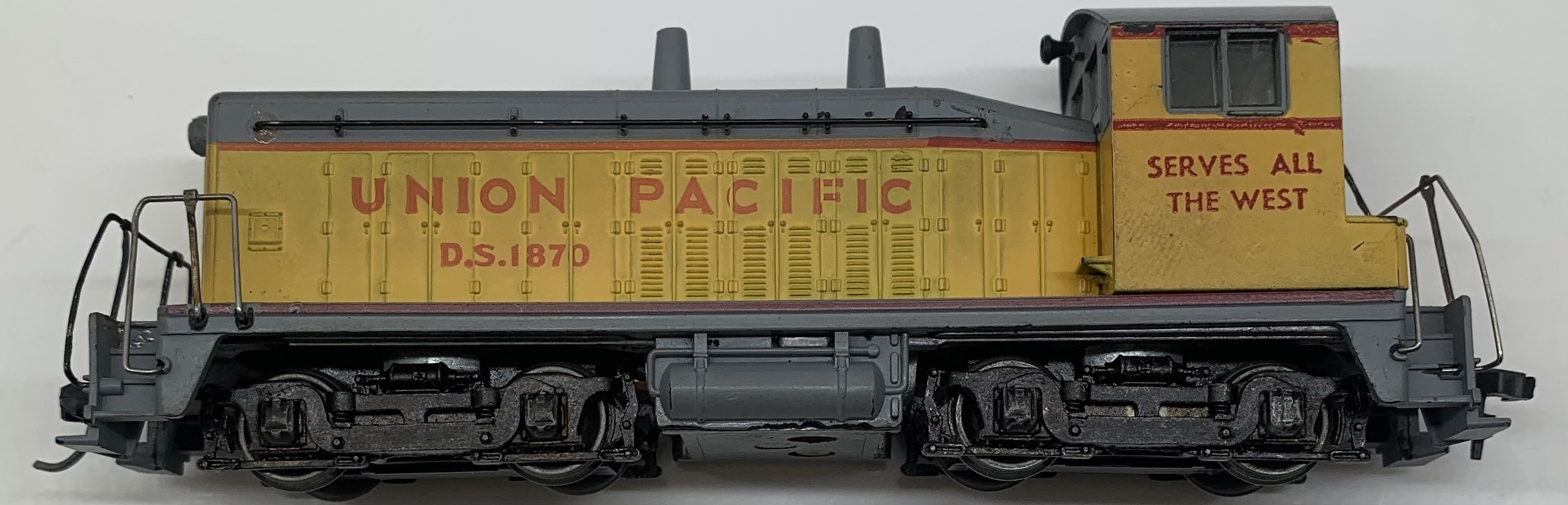 HO Train Union Pacific Locomotive D.S.1870 | Avenue Shop Swap & Sell