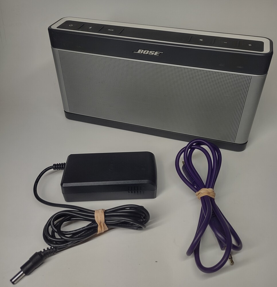 Bose SoundLink Bluetooth Speaker III with Charger and Aux Cords ...
