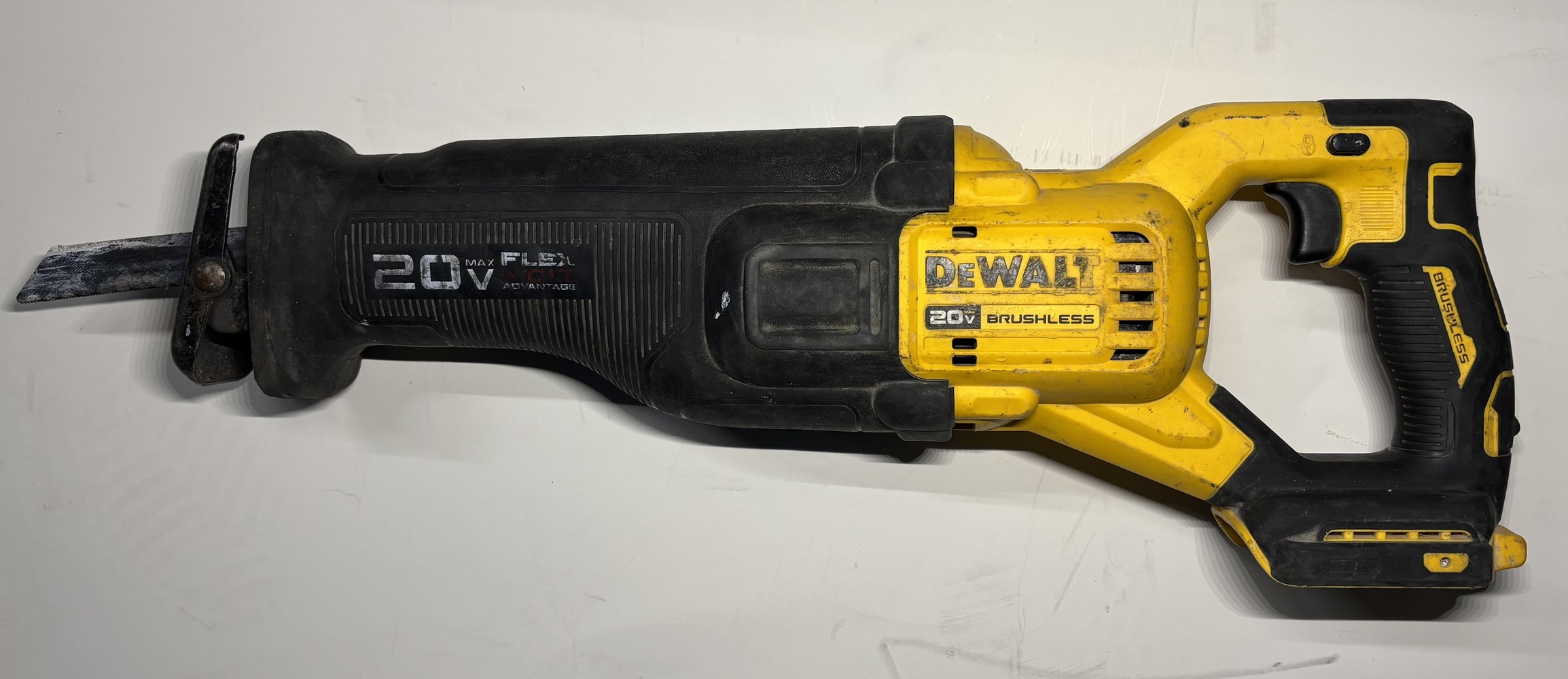 DEWALT DCS380B 20V Variable Speed Cordless Reciprocating Saw w/ Battery ...