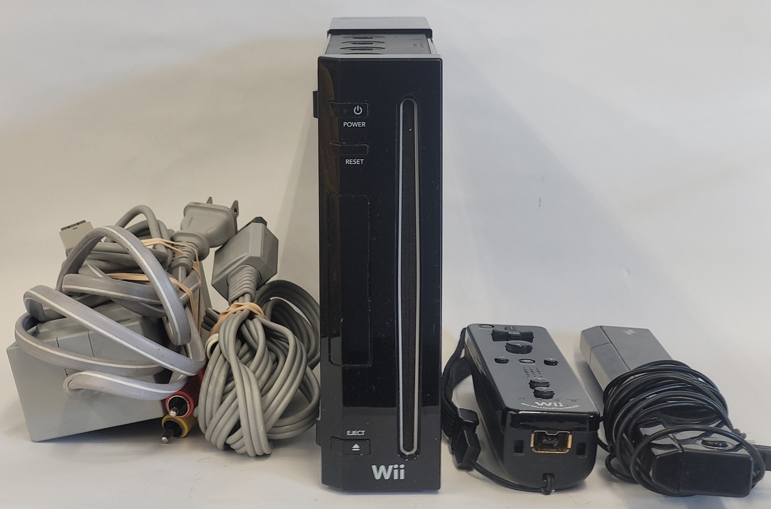 Black Nintendo Wii System (RVL001) With Accessories | Avenue Shop Swap ...